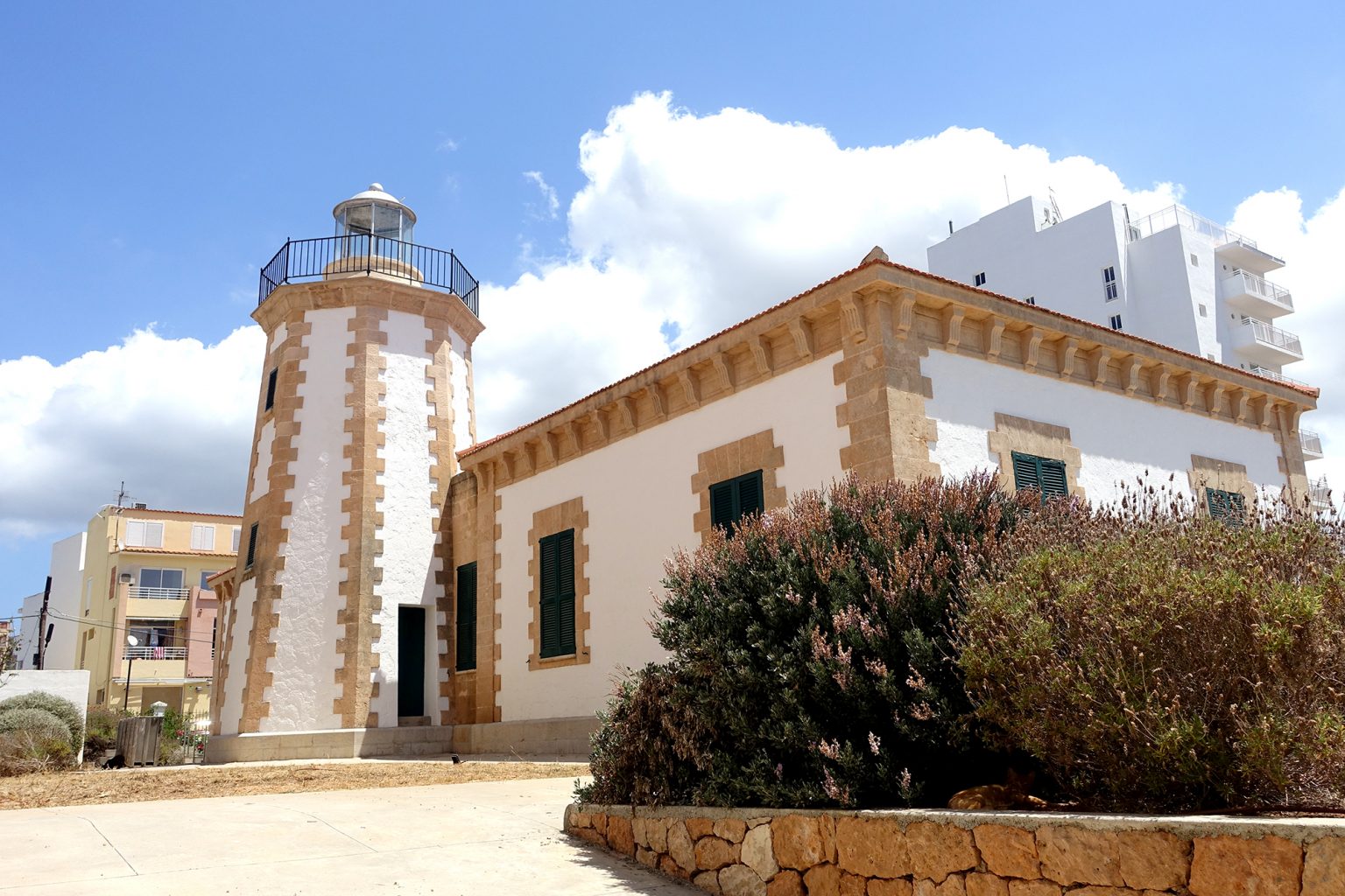 Ses Coves Blanques, el primer faro de la bahía de Portmany - Salvem Sa ...